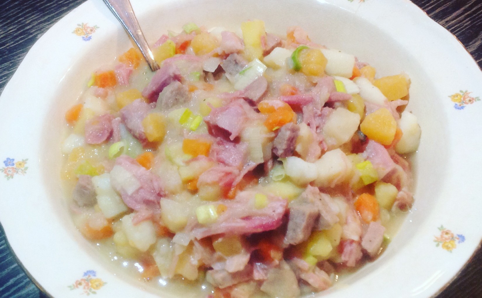 Rykende varm lapskaus – Fru Haaland